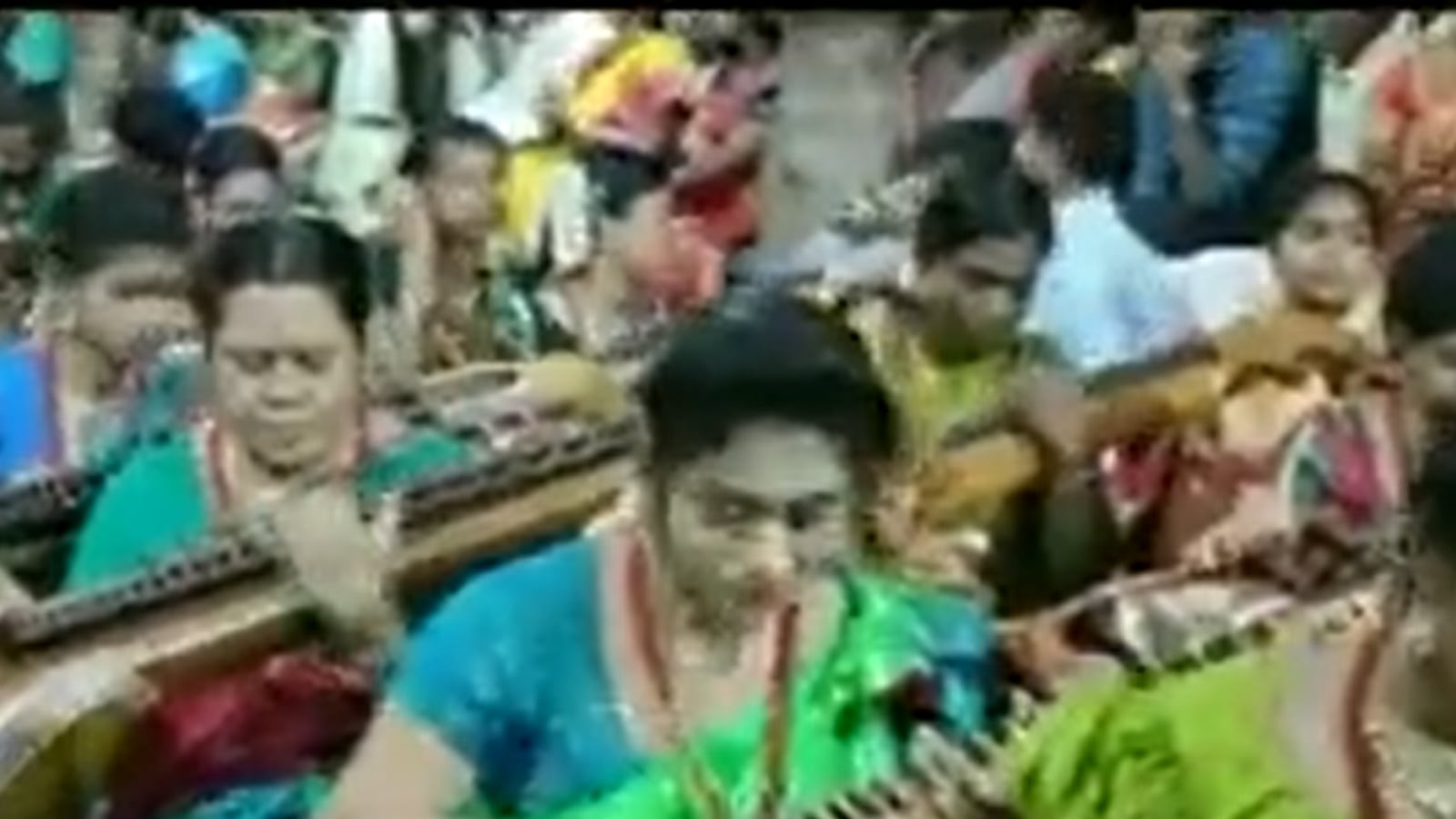 Vijay Dashmi 2022: 108 Women Veena Artists Perform at Meenakshi Amman ...