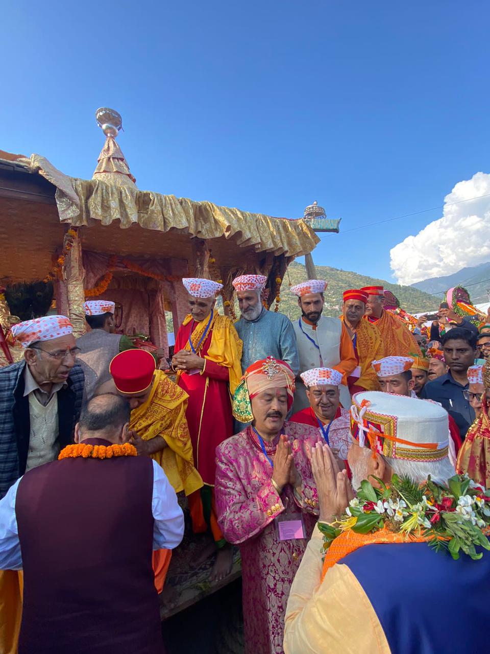 PM Modi Visits Bhagwan Shri Raghunath Ji's Rath In Kullu During ...