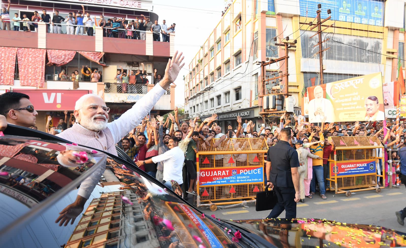 On a 3-Day Gujarat Visit, PM Modi Receives Rousing Welcome; Launches ...