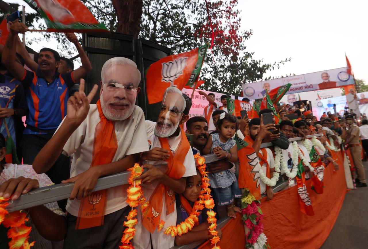 PM Modi Receives Grand Welcome from Thousands of People As He Holds ...