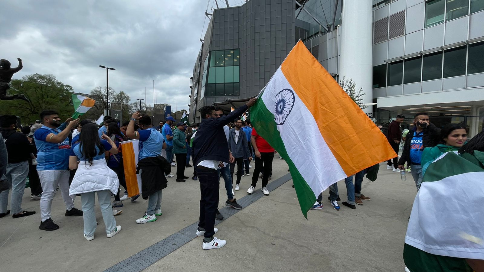 T20 World Cup 2022 in Pictures: A Festive Atmosphere Outside MCG as ...