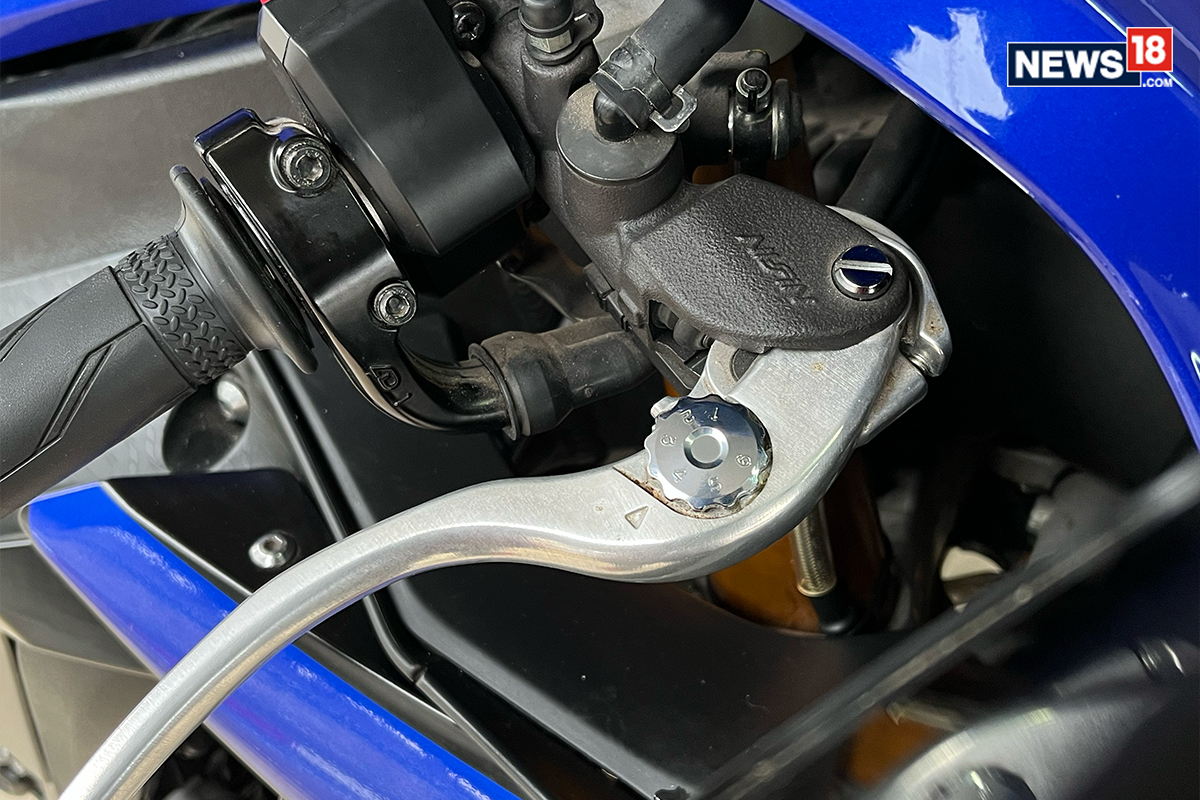 Yamaha YZF R1 in Pics: See Design, Features and More in Detail - News18