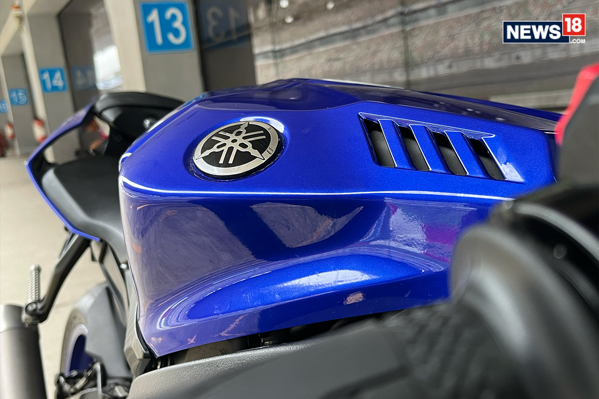 Yamaha YZF R1 in Pics: See Design, Features and More in Detail - News18