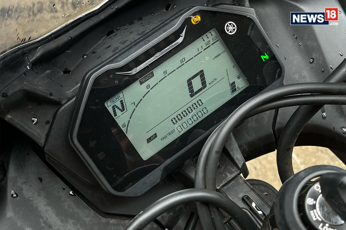 Yamaha R15 V4 M in Pics: See Design, Features and More in Detail - News18