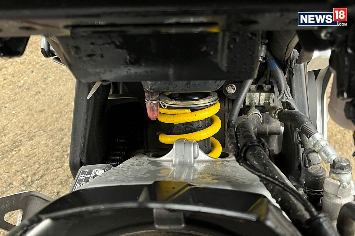 Yamaha R15 V4 M in Pics: See Design, Features and More in Detail - News18