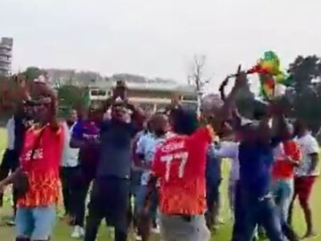 Zimbabwe Fans Dance, Sing After T20 World Cup Win Over Pakistan in ...