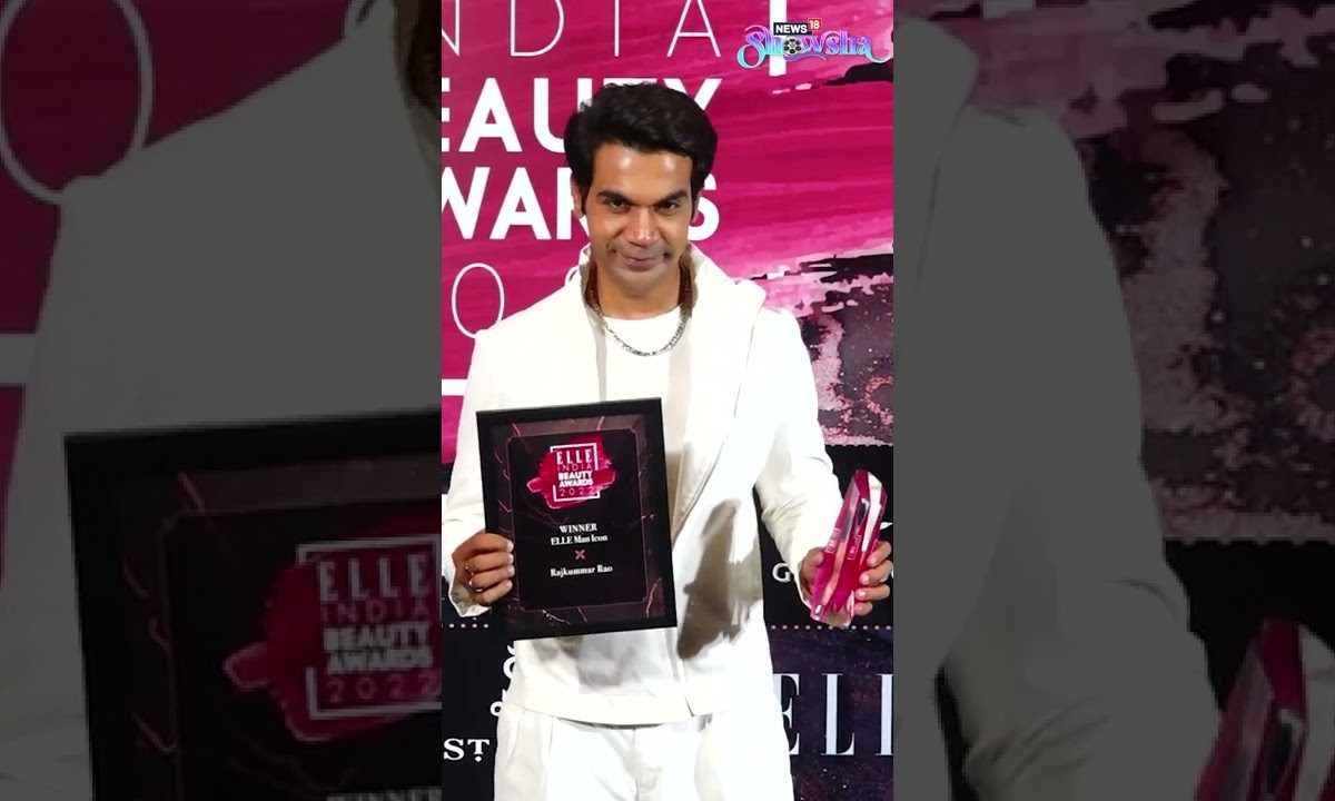 Rajkumar Rao SNAPPED With His Award On The Red Carpet - News18