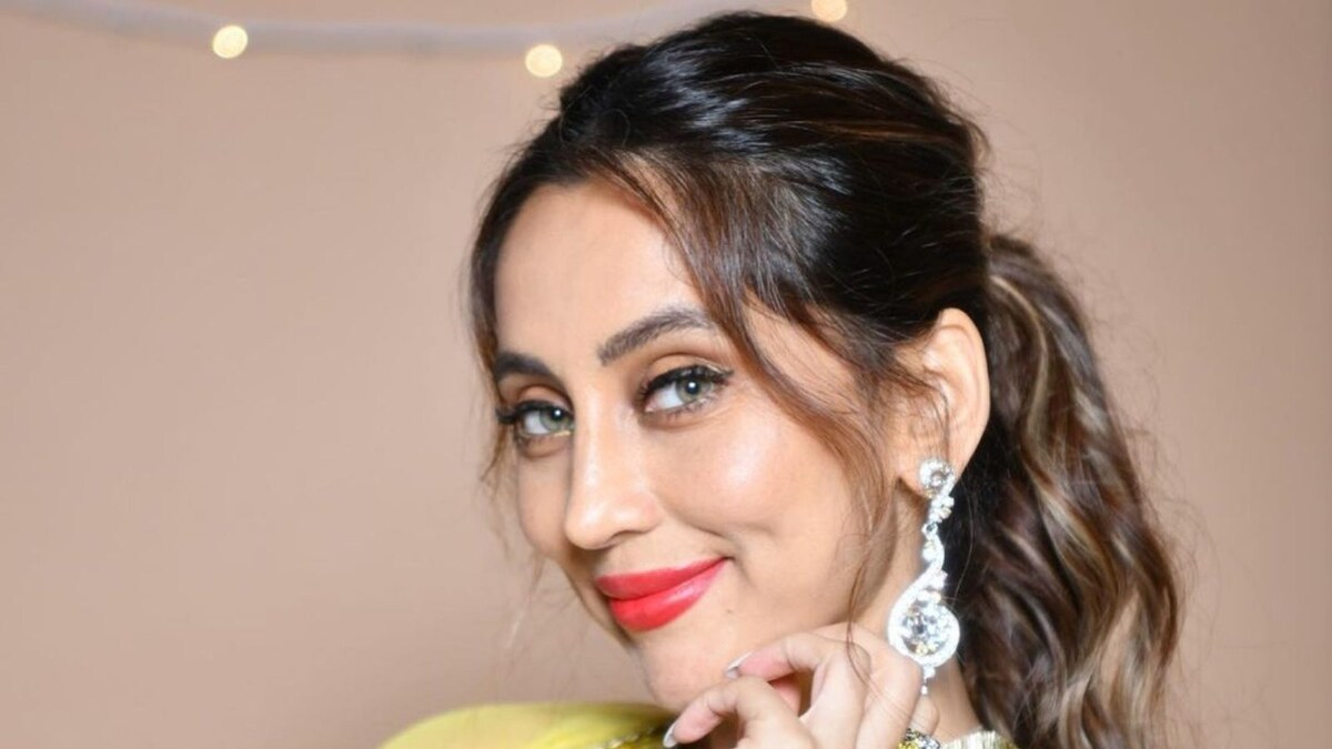 Anusha Dandekar Returns To Movies After 10 Years, Begins Shooting For ...