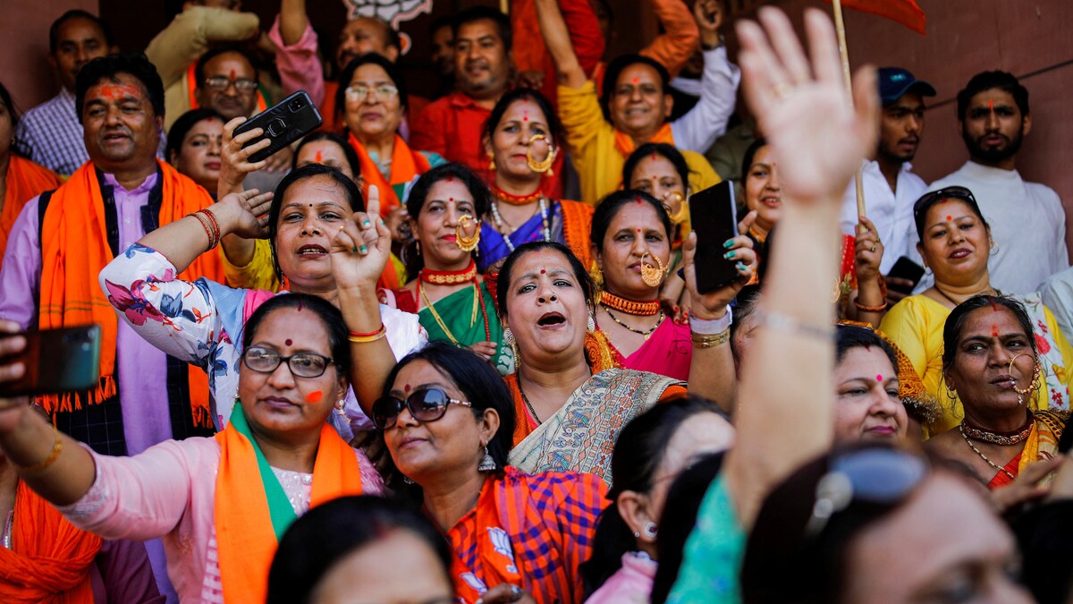 Making Rangolis, Hoisting Tricolour: How BJP’s Women Cadre Will ...