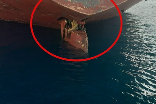 Three Migrants Enter Spain’s Canary Islands from Nigeria Balanced on ...