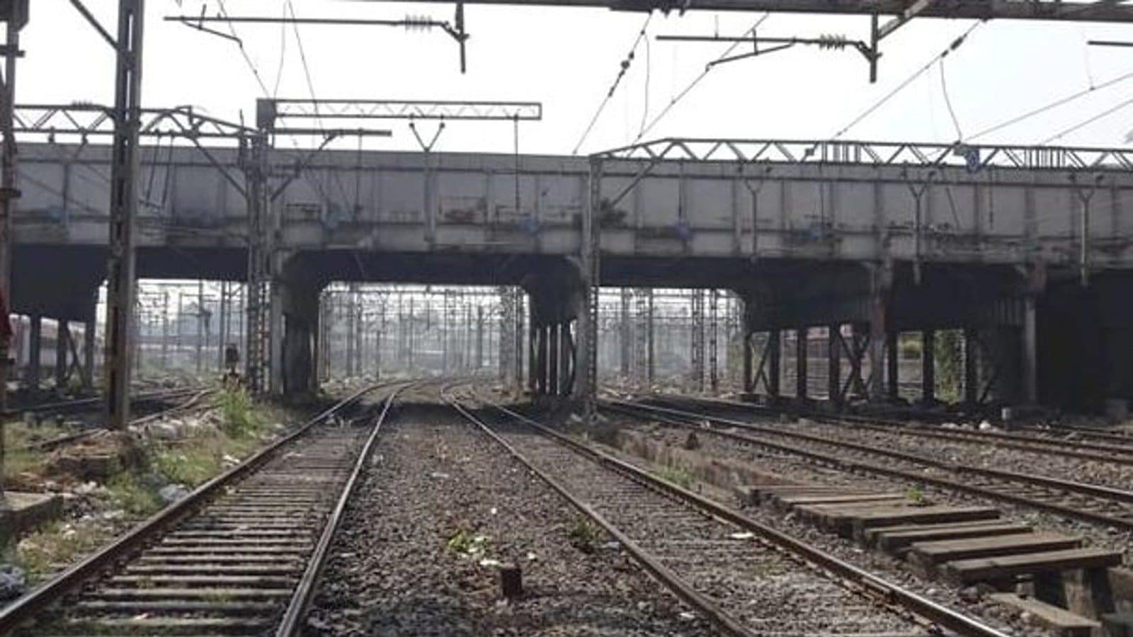 Mumbai: Indian Railways Traffic to be Hit as 27-hour Mega Block Begins Today For Demolition of ...