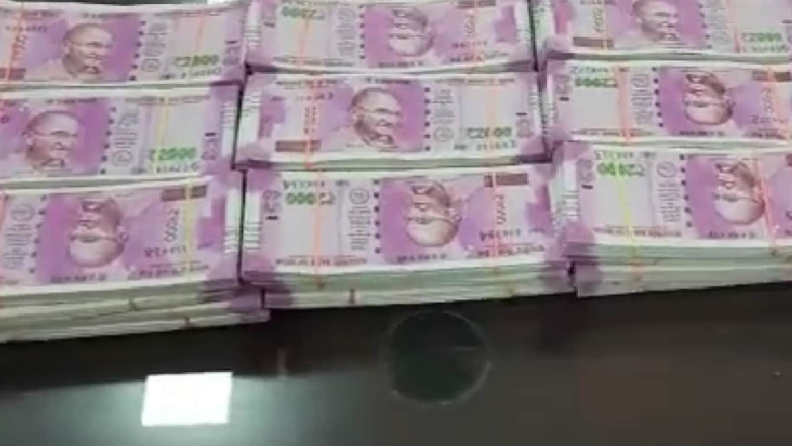 Maharashtra: Two Held with Rs 2000 Fake Notes Worth Rs 8 Cr, Case ...