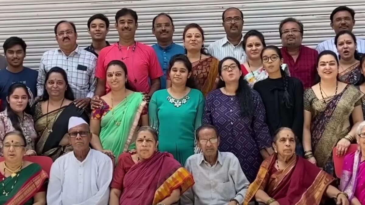 This Big Indian Joint Family Has 72 Members Living in The Same House in ...