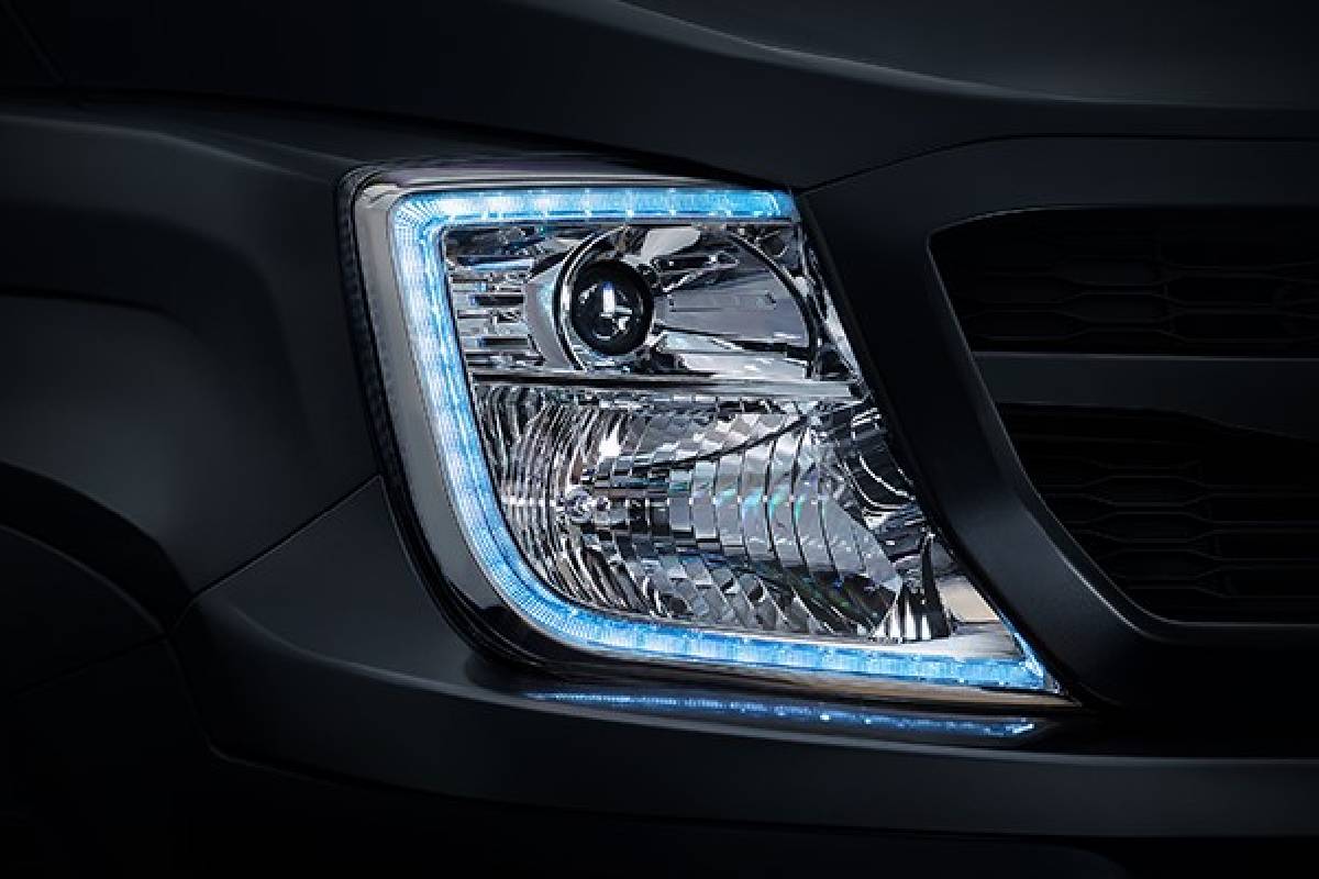 Force Urbania Van in Pics: See Design, Interior, Features and More in ...