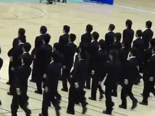 Video of Japanese Students' Synchronised Walking Has Left The Internet ...