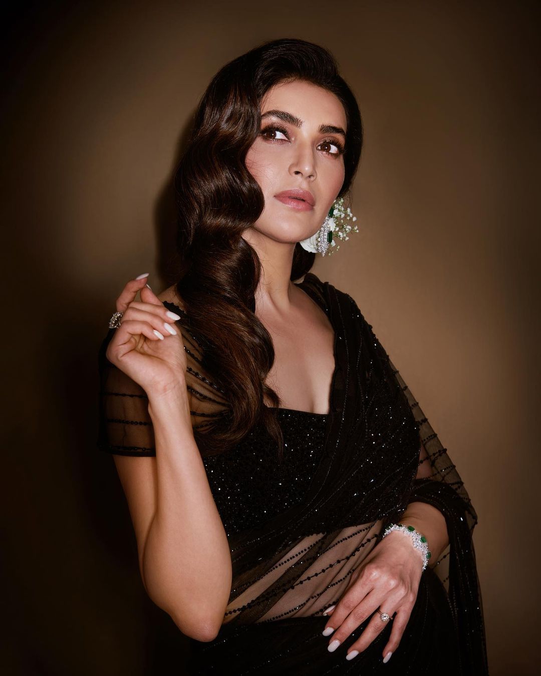 Karishma Tanna Enthralls Fans With Stunning Pictures, Check Out The ...