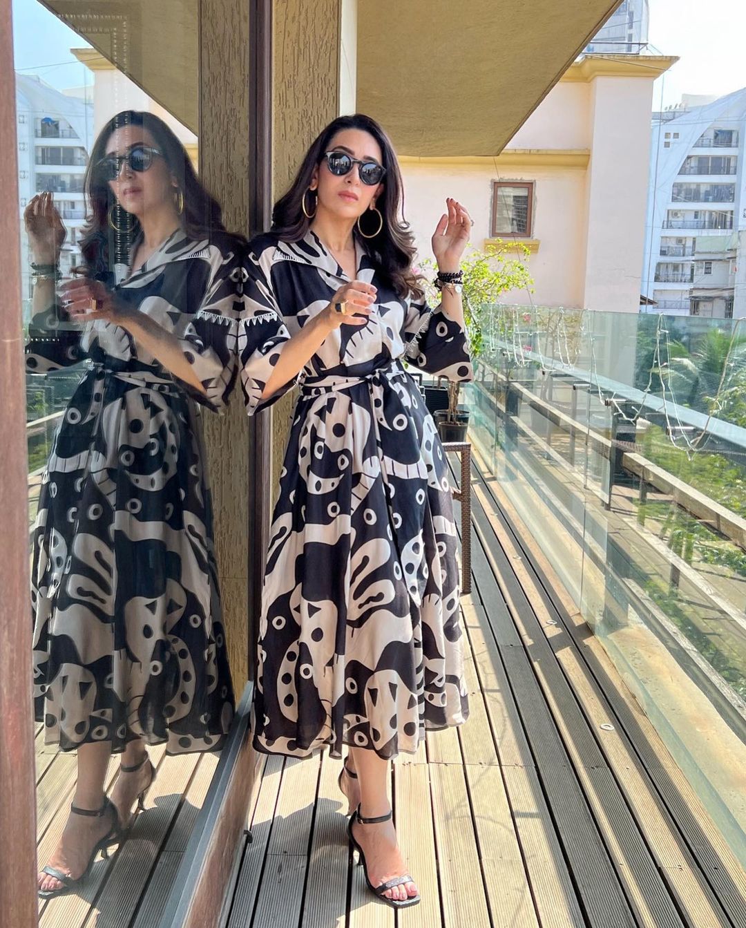 Karisma Kapoor Spells Elegance In Printed Chiffon Saree, Check Out The ...