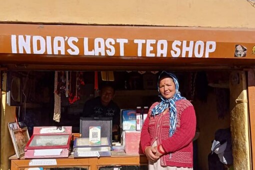'India's Last Tea Shop' in Uttarakhand Embraces UPI, Anand Mahindra ...