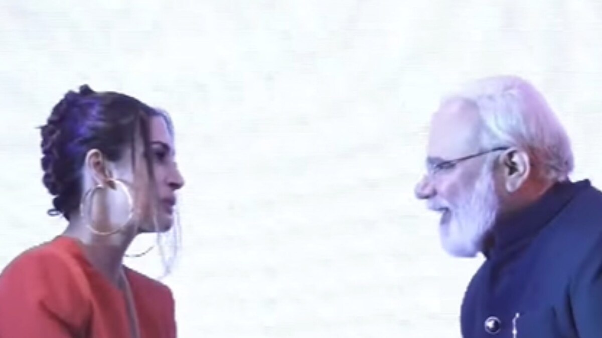 Malaika Arora Meets Narendra Modi? Video Showing PM's Doppelganger With ...