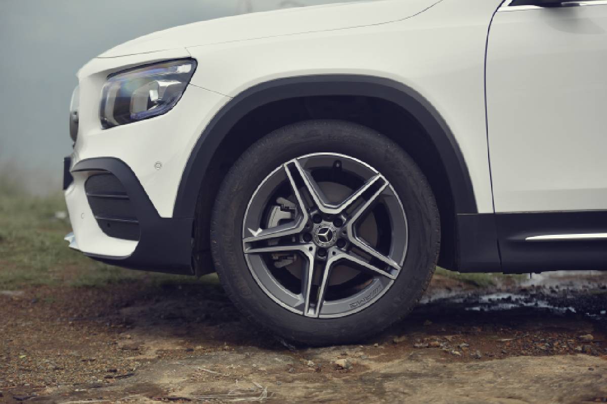 Mercedes-Benz GLB in Pics: See Design, Features, Interiors and More in ...