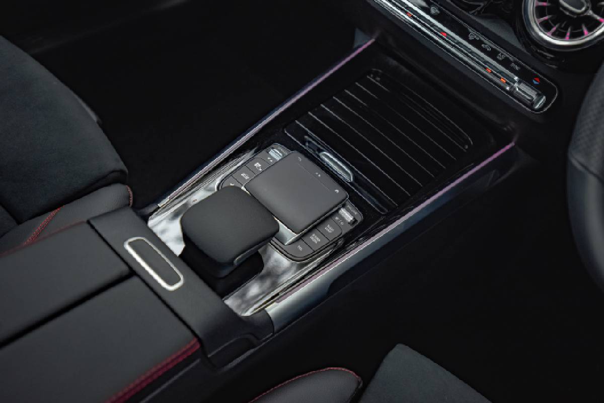Mercedes-Benz GLB in Pics: See Design, Features, Interiors and More in ...