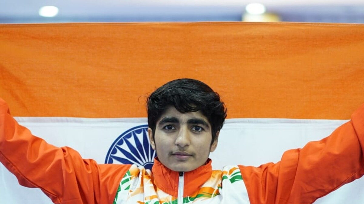 Asian Elite Boxing: Minakshi Assures Medal for India; Sakshi Bows Out in Quarters - News18