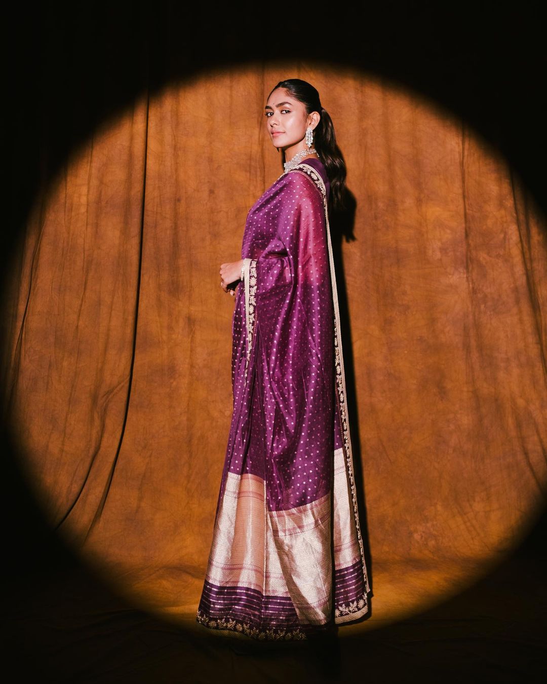 Mrunal Thakur Exudes Grace In Vibrant Pink Saree And Embellished Blouse ...