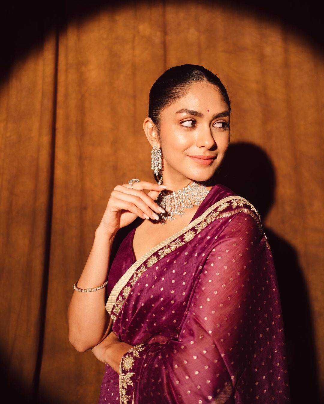 Mrunal Thakur Exudes Grace In Vibrant Pink Saree And Embellished Blouse ...