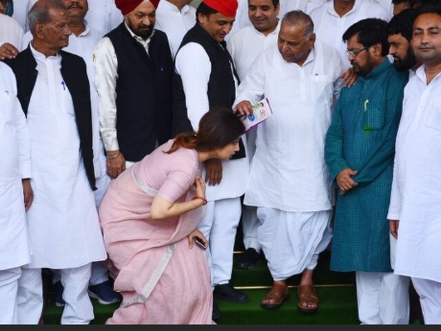 Byelection: Shouldering Father-in-law's Legacy, Dimple Yadav is SP Pick ...