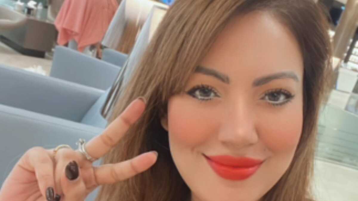 Taarak Mehta Ka Ooltah Chashmah Fame Munmun Dutta Flashes Sunny Smile ...