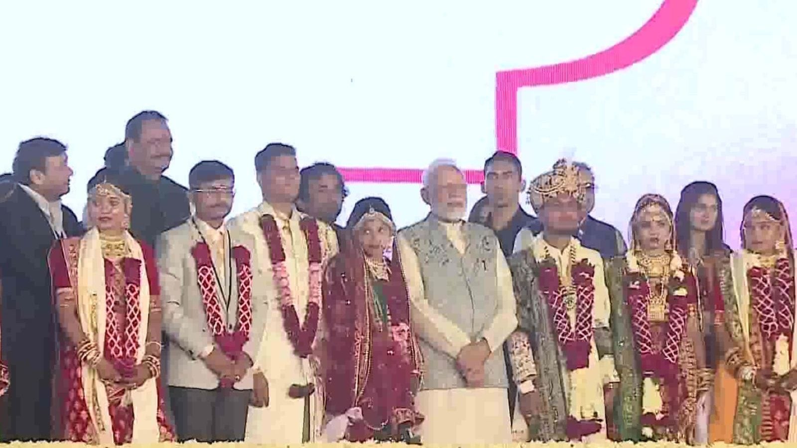 PM Modi Blesses Newlywed Couples at Mass Marriage Event in Gujarat ...
