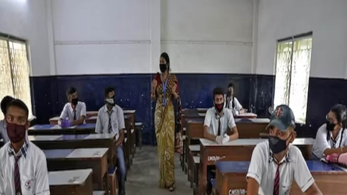 Class 12 Student Attends Class in Medical College by Flouting Admission ...