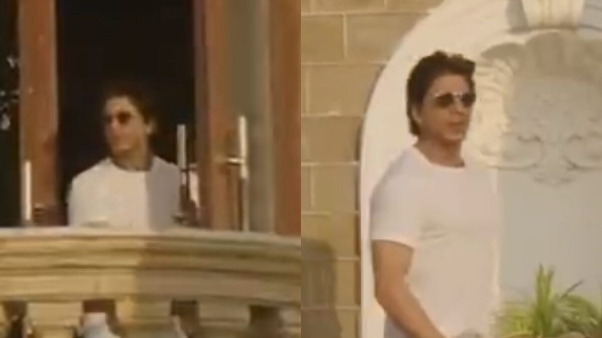 Shah Rukh Khan Gives Glimpse of Mannat As He Meets Sea of Fans, Thanks ...