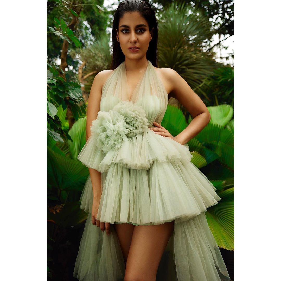 Shreya Dhanwanthary Goes Topless In Latest Photoshoot, Check Out The ...