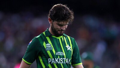 Shaheen Afridi Hobbles Off! How an England Wicket Cost Pakistan the ...