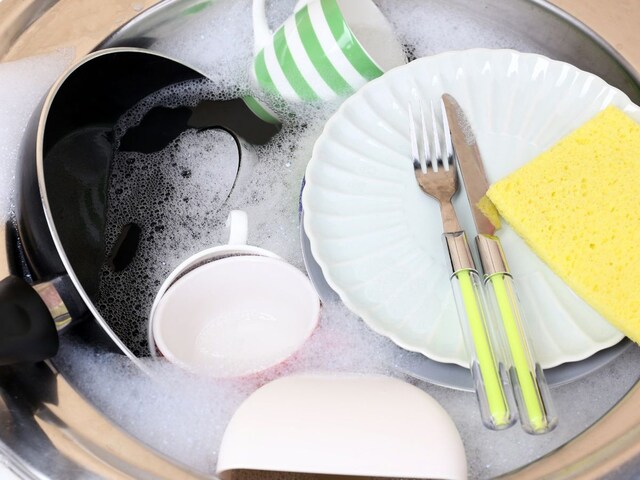 5 Tips And Products to Remove Stains From Plastic Utensils - News18