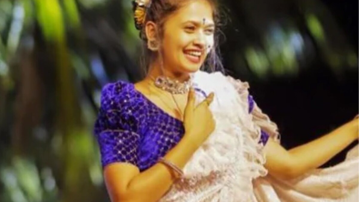 Folk Artist Surekha Punekar's Dig At Gautami Patil For Promoting Obscenity - News18