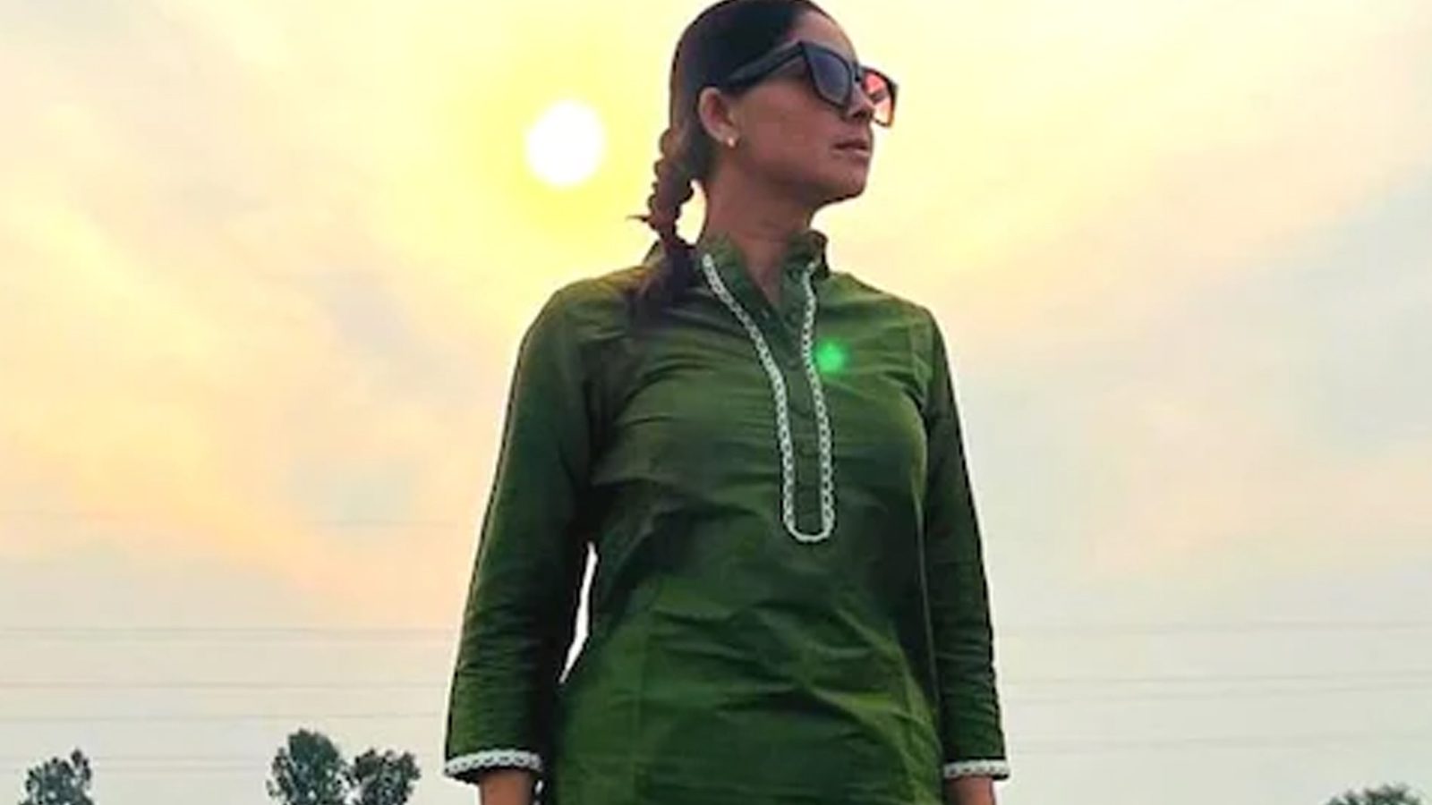 Sonalee Kulkarni Recreates Childhood Picture With Brother Atul At ...