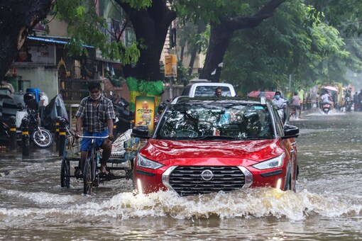 Tamil Nadu: Red Alert In Parts Of Tiruvallur, Schools & Colleges Shut in 23 Districts as Heavy ...