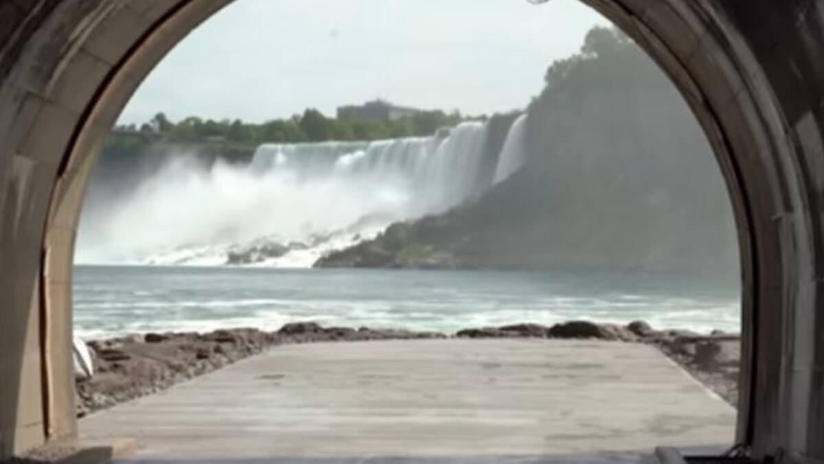 Visitors Can Now Walk Through The Tunnel Beneath The Niagara Falls That ...