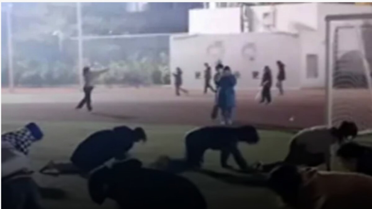 Why Crawling On The Ground Is The New Trend Among Chinese College ...