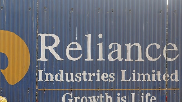 Reliance Showcases India's First Hydrogen-run Truck at Bengaluru Energy ...