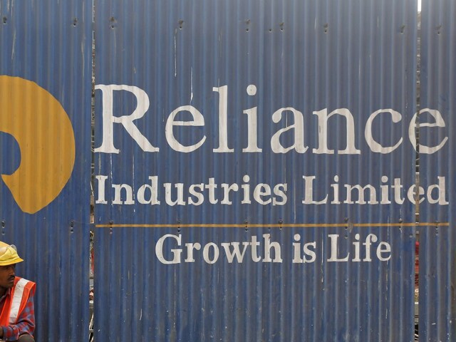 Reliance Showcases India's First Hydrogen-run Truck at Bengaluru Energy ...