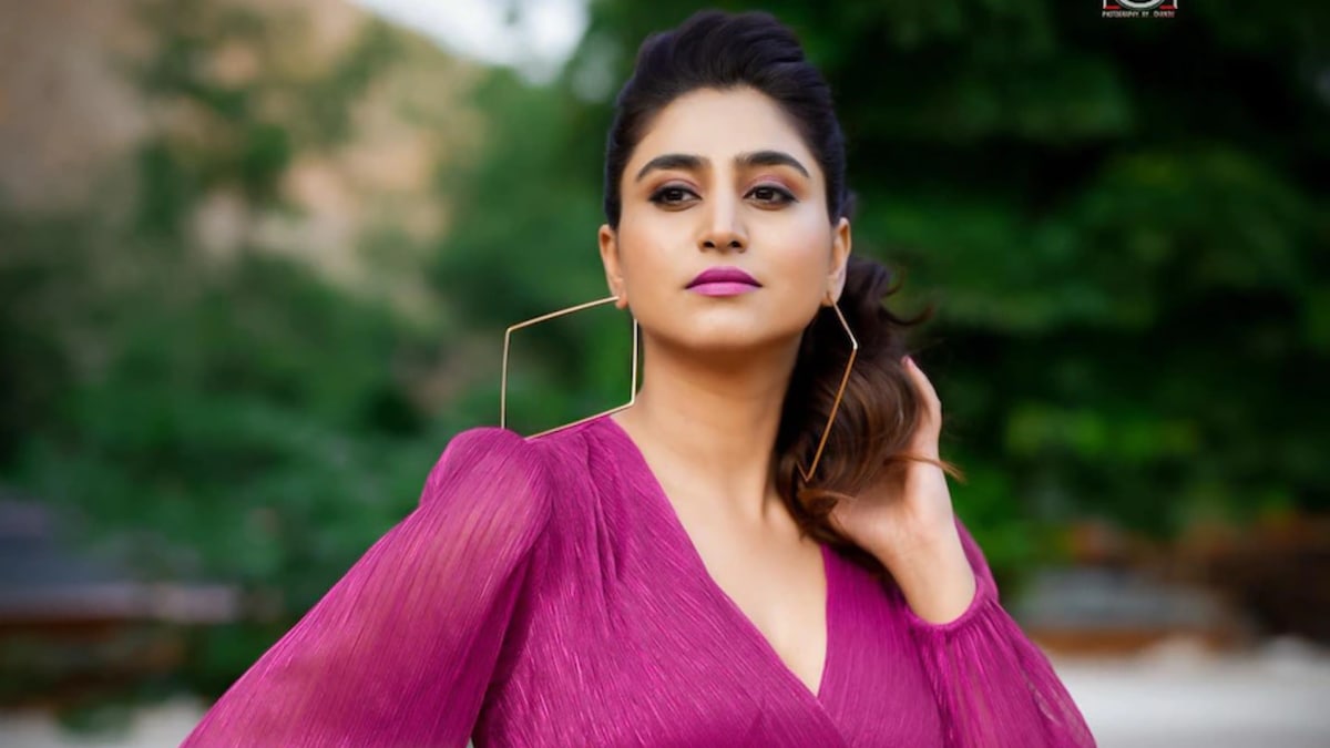 Varshini Sounderajan Stuns In A Purple Mini Dress Fans React News18