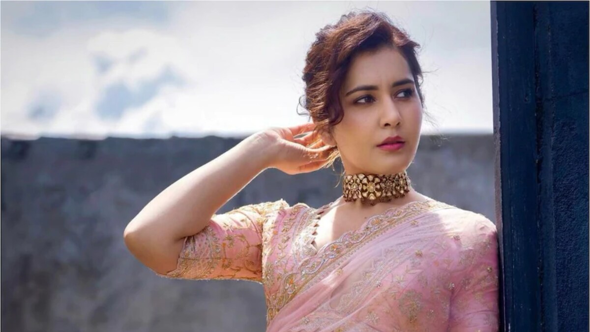 Raashii Khanna Looks Adorable In Pink Netted Saree, See Pics - News18