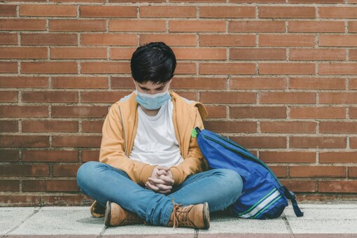 What Is Emotional Detachment? Psychologist Explains How It Harms Mental ...