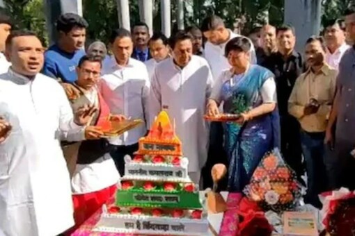 Kamal Nath In Soup After Cutting Temple-Shaped Birthday Cake; BJP Says ...