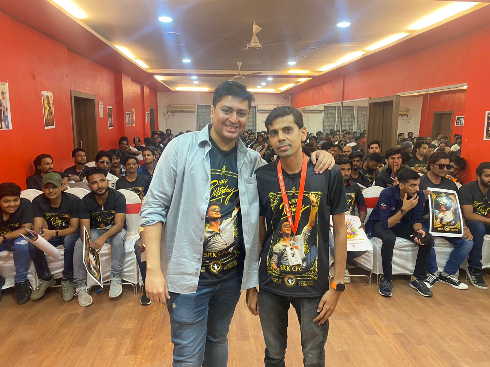 Shah Rukh Khan Birthday: Fans Host a Special Party as the Pathaan Actor ...