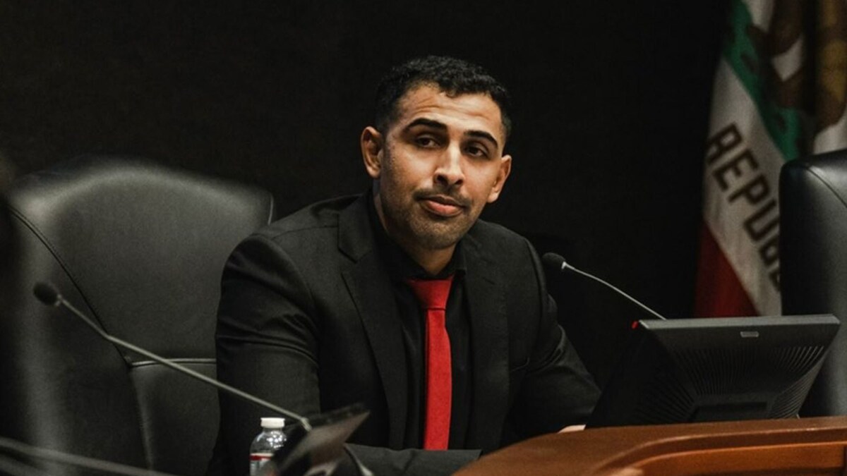 Mikey Hothi Becomes First Sikh City Mayor in California - News18