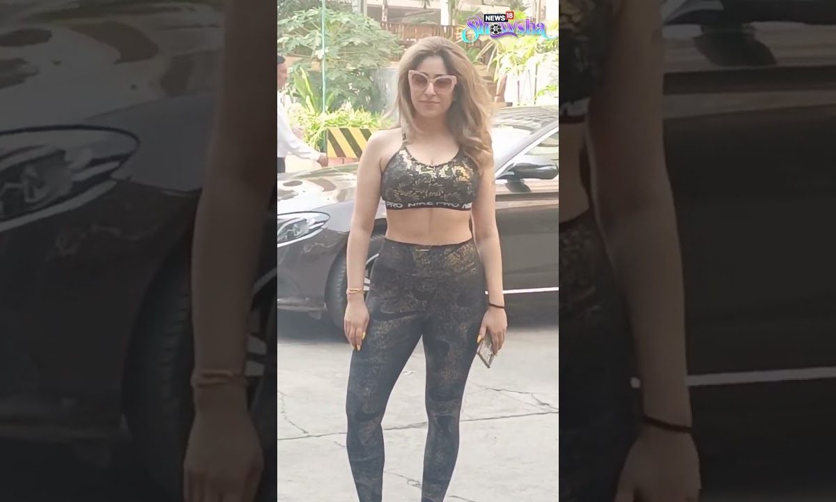 Neha Bhasin SPOTTED Looking Fit As Ever In This Shimmery Gym Outfit | Showsha #shorts - News18